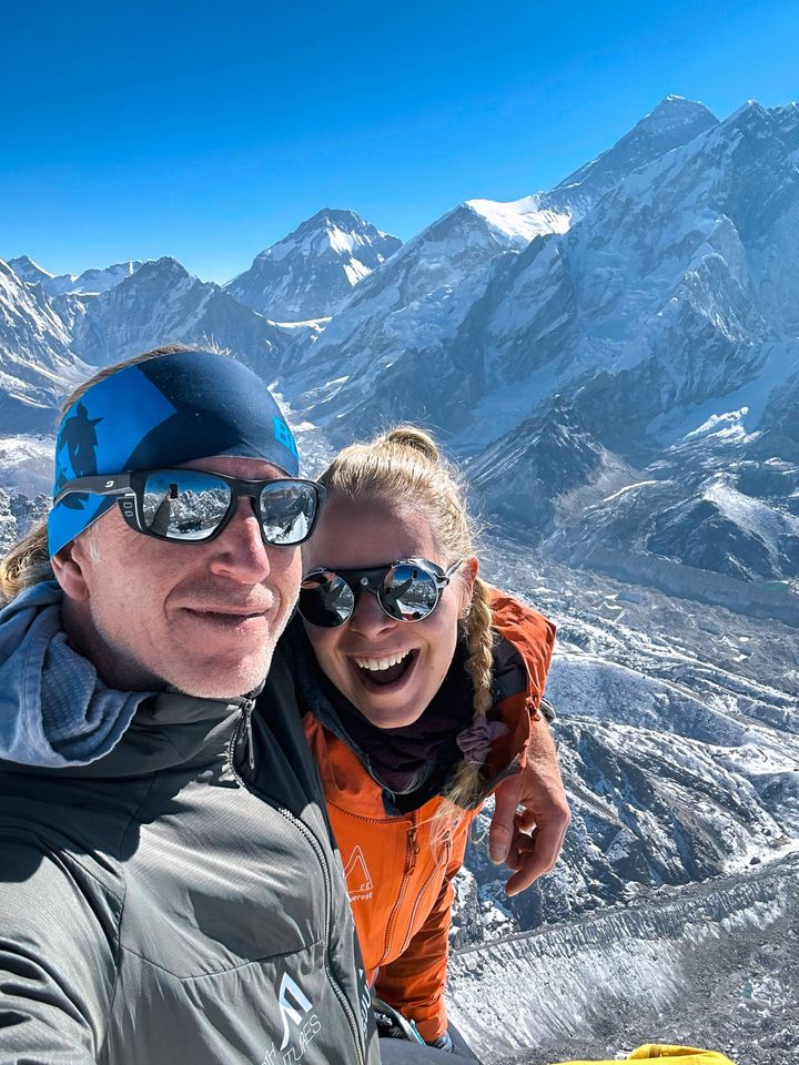 Har 32 kilo snacks med til Mount Everest: »Marcipan er blevet min ...