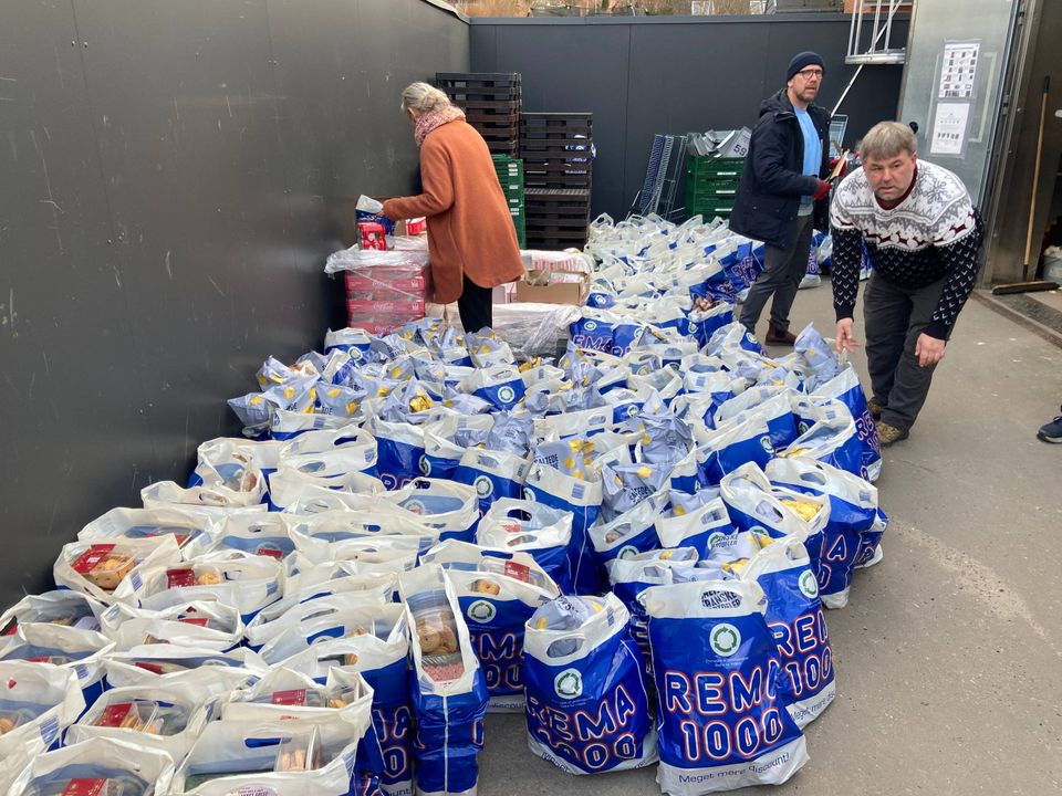 Varme og omsorg - juleposer bringer lys til 100 familier i nød - Din Avis