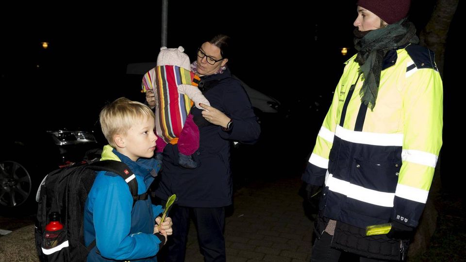 10.000 reflekser: Indsats skal gøre børn synlige i trafikken - Din Avis