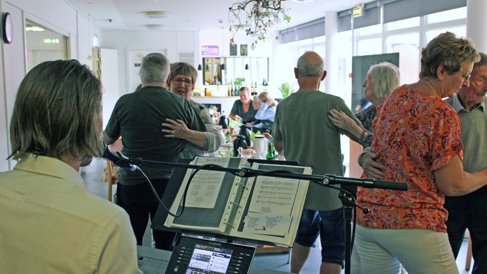 Demente på plejehjem har fået deres egen bar - Din Avis