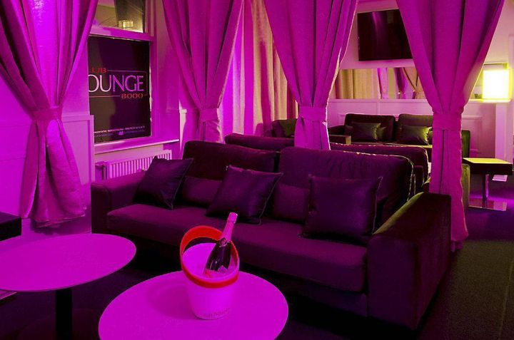 Lounge 8000 er Aarhus' nyeste stripklub: Her må du næsten alt - Din Avis