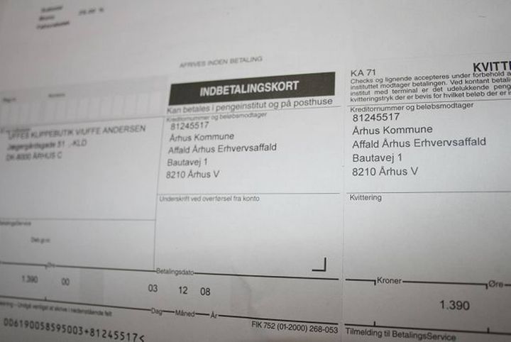 Skal betale 1390 kroner for at komme af med hår - Din Avis