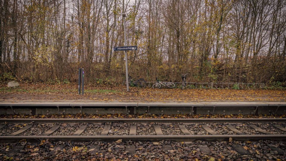Beboere i Aarhus-forstad mister station, fordi letbanen ikke kører til tiden - Din Avis