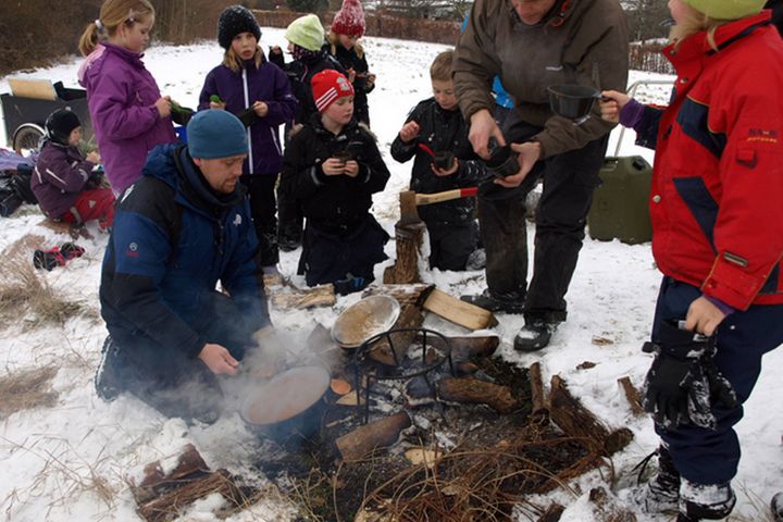 Klasselokalet er skiftet ud med skoven på Malling Skole - Din Avis