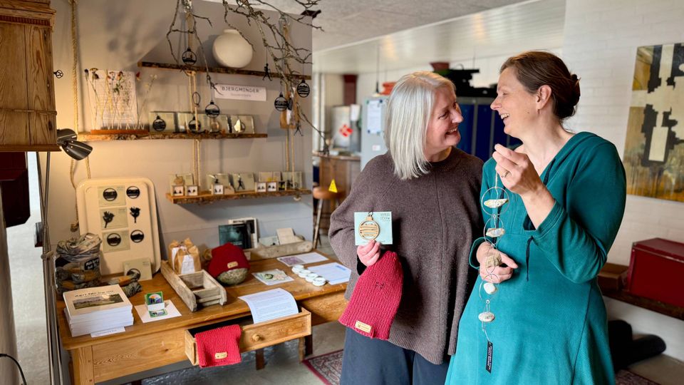 Souvenirs med sjæl: Anne Kristine og Rikke skaber minder fra Mols ...