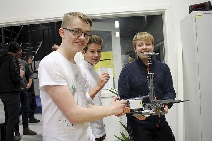 Grønlændervending, fodbold for piger, træskæreri og LEGO-gevær - Din Avis