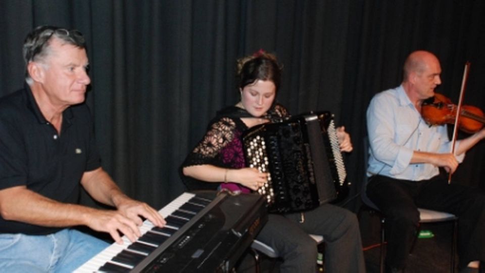 Tre generationer spiller op hos Køges spillemænd - Din Avis