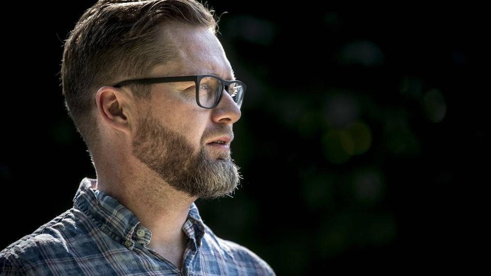 Lasse Rimmer aflyser alt: - Min kone kan ikke overleve corona - Din Avis