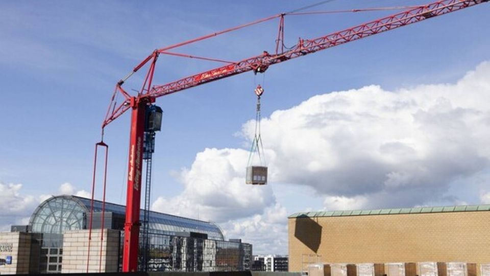 Hejser kæmpe anlæg op på toppen af Musikhuset - Din Avis