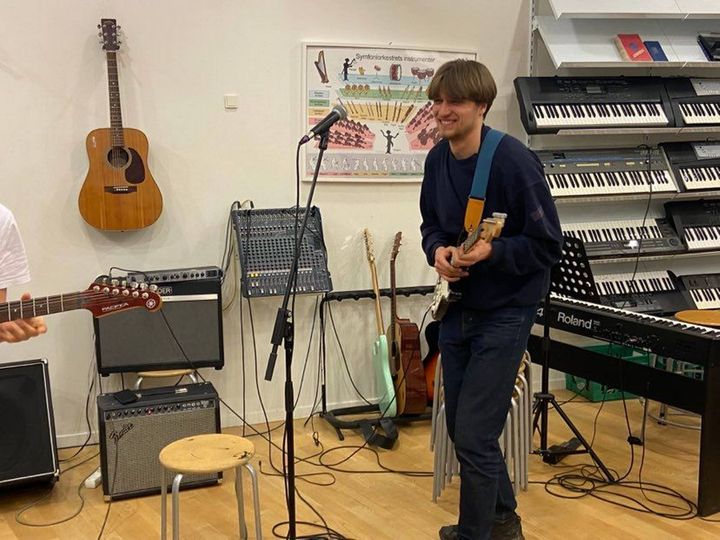 ZONET spiller sig stærkt ind i sjælens sprækker - Din Avis