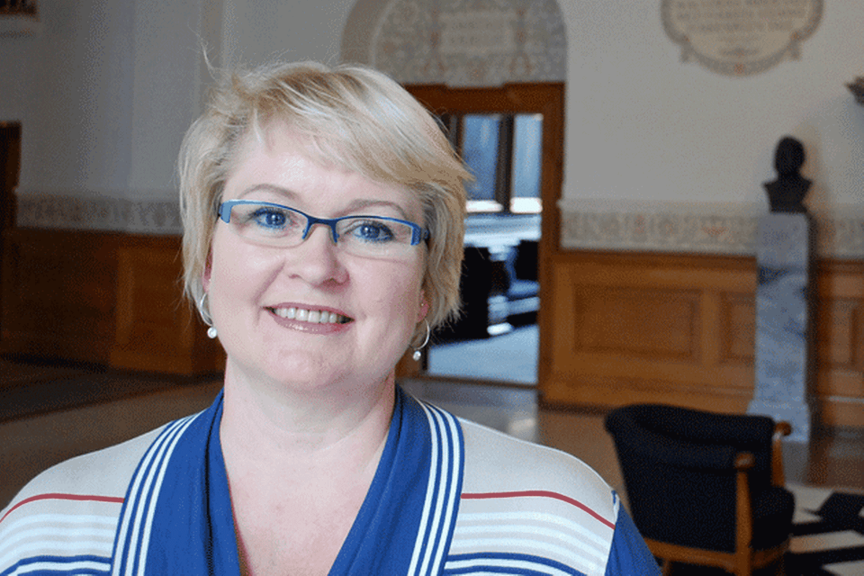 To lokale folketingskandidater kaster med kugler - Din Avis