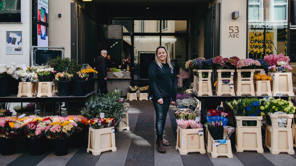 »Alle kendte ham – og alle savner ham«: Nu blomstrer strøget igen efter trist dødsfald - Din Avis