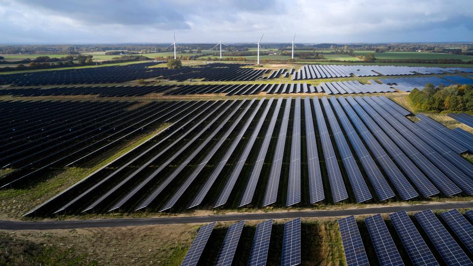 Lad os bremse op og tænke os om i udbygningen af solceller på land ...