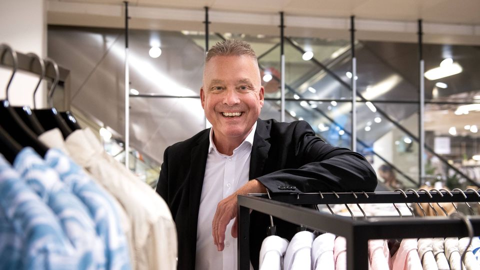 40 års jubilæum: Herman Salling sendte ham i skolegårdene for at spotte ...