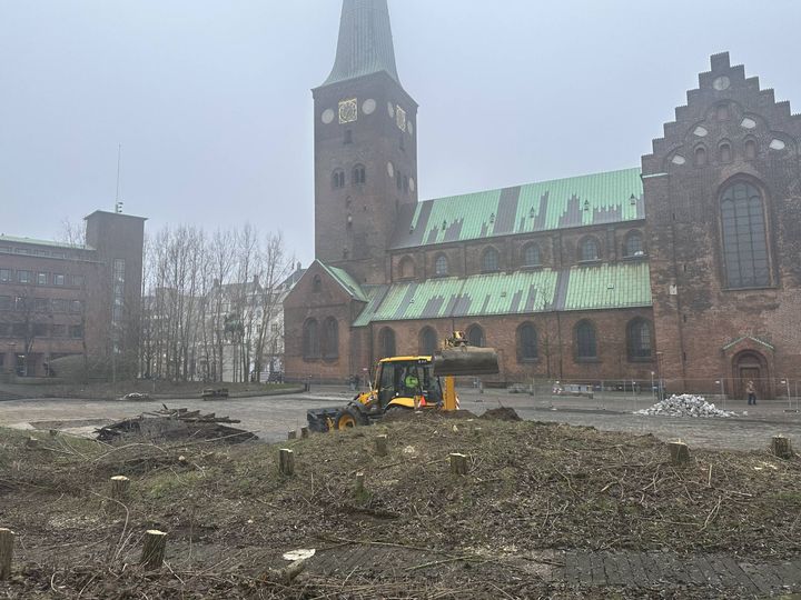 Byens centrale torv bliver tømt: Hvad sker der? - Din Avis