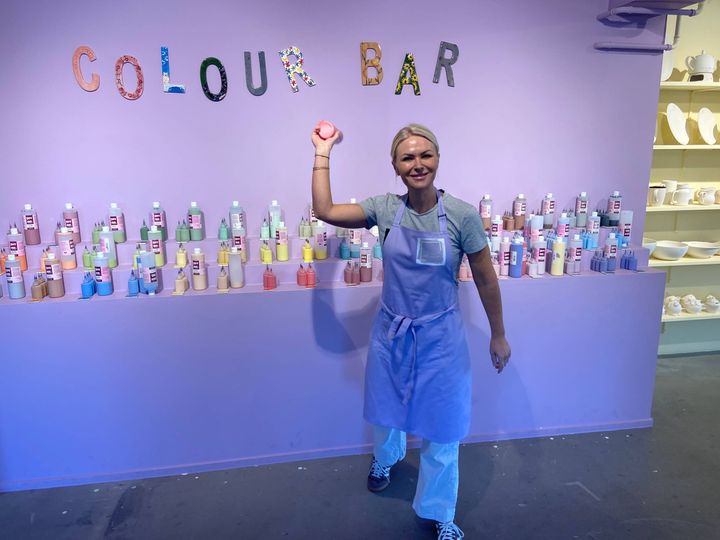 Color Me Happy får en sprudlende søster i Ebeltoft. »Vi nyder at være ...