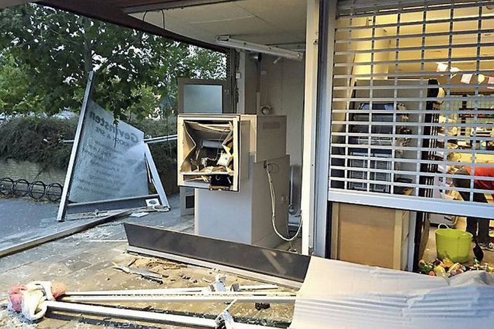 Kæmpe oprydningsarbejde hos nabokiosk - Din Avis