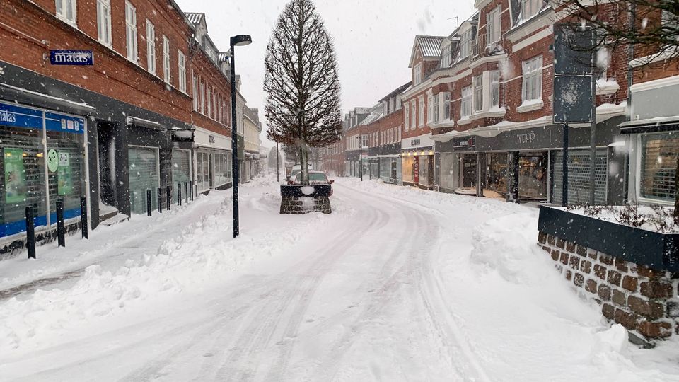 Butikker lukker ned på stribe – personale fanget i sneen - Din Avis