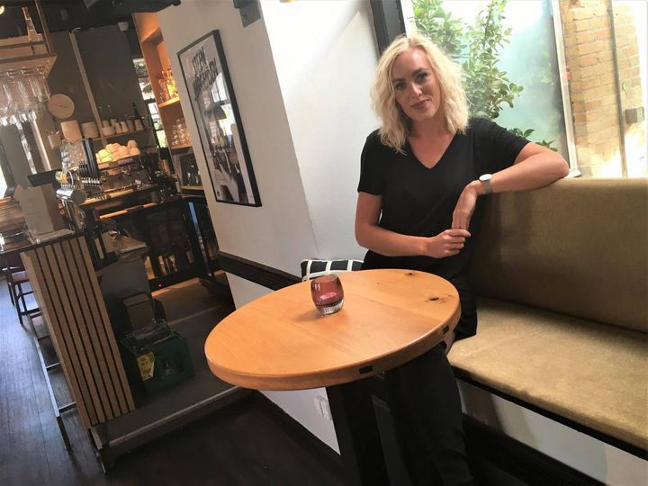 Isse er sangerinde og jurist: "Kombinationen gør mig til et helt ...