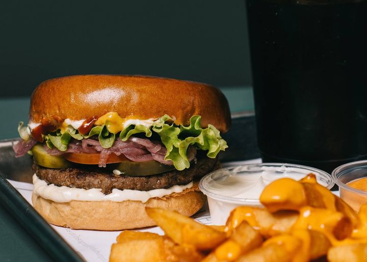 Burger-brødre går mod strømmen: »Vi sætter prisen ned til 29.95« - Din Avis