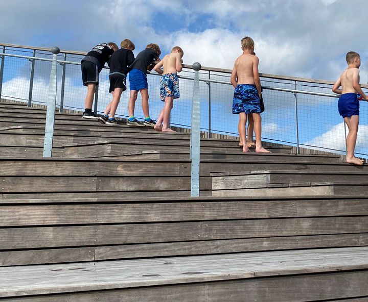 Børn må ikke bade ved Bybadet alene: Forældre har skabt system - Din Avis