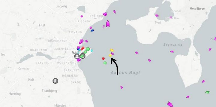 Passagerer i venteposition: Færge får motorstop i Aarhus Bugt - Din Avis