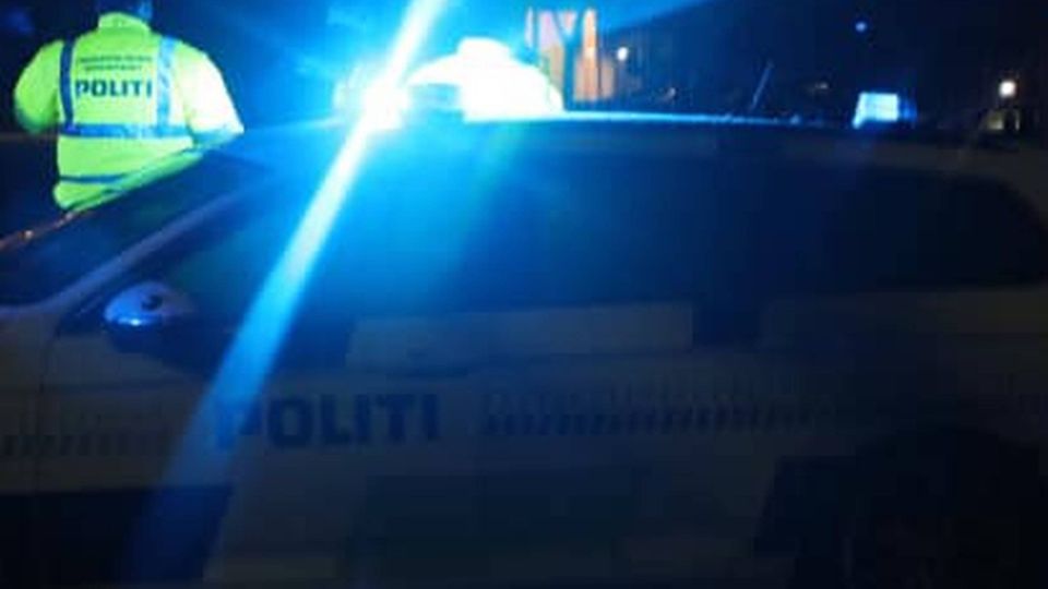 Politijagt fik brat afslutning: Endte i et vejskilt - Din Avis