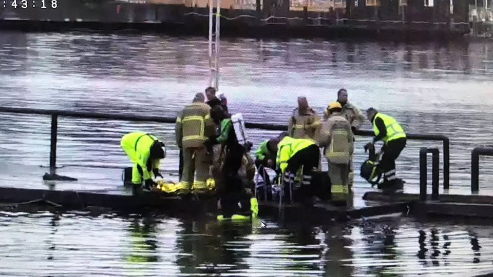 Finder livløs person i vandet - Din Avis