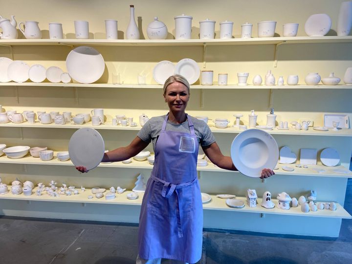 Color Me Happy får en sprudlende søster i Ebeltoft. »Vi nyder at være ...