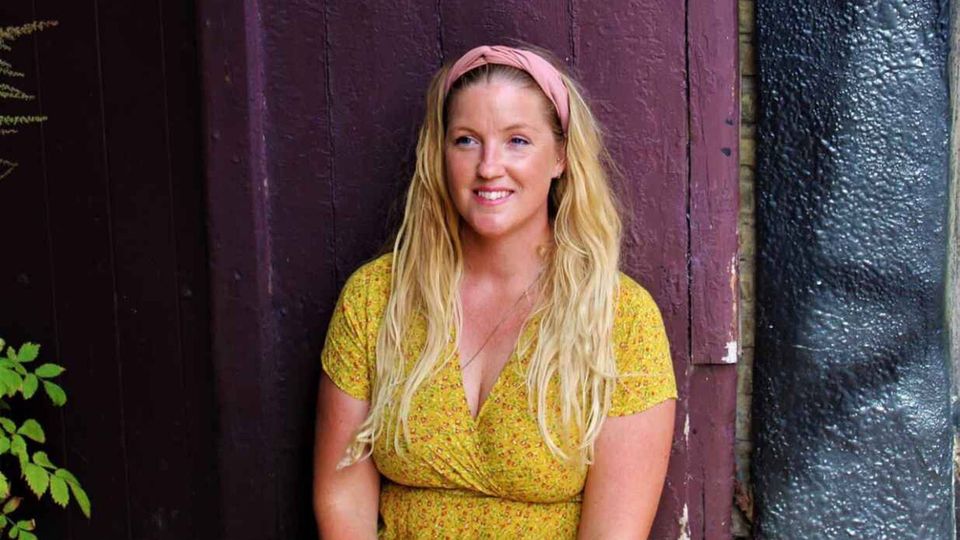 Yoga til en stresset hverdag: Mariah vil lære dig sindsro i ’Cold ...