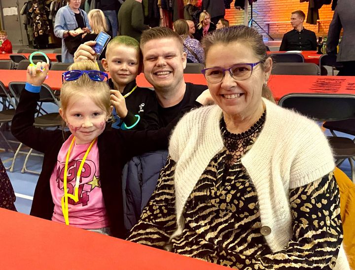 Lille by samlede 1000 festglade børn og voksne til mega MGP-fest - Din Avis