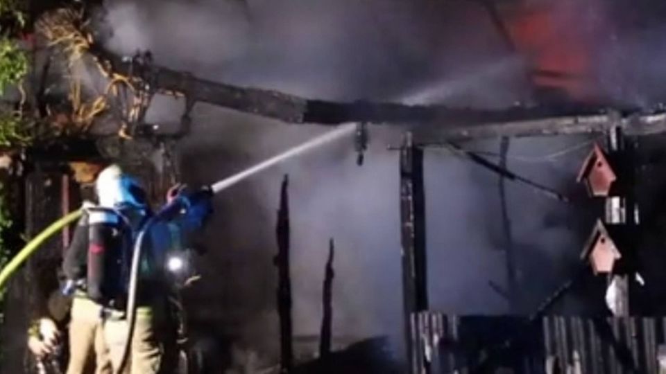 Massiv udrykning til brand - 10 meter høje flammer - Din Avis