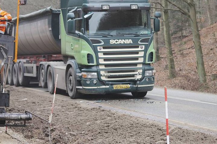 Lastbil og bil kørte sammen - Din Avis