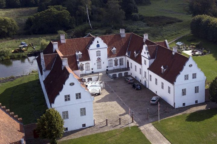 VIDEO: Travlhed med restaurering på Bidstrup Gods - Din Avis