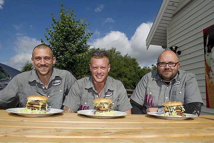 Store biler og kæmpe burgere - Din Avis